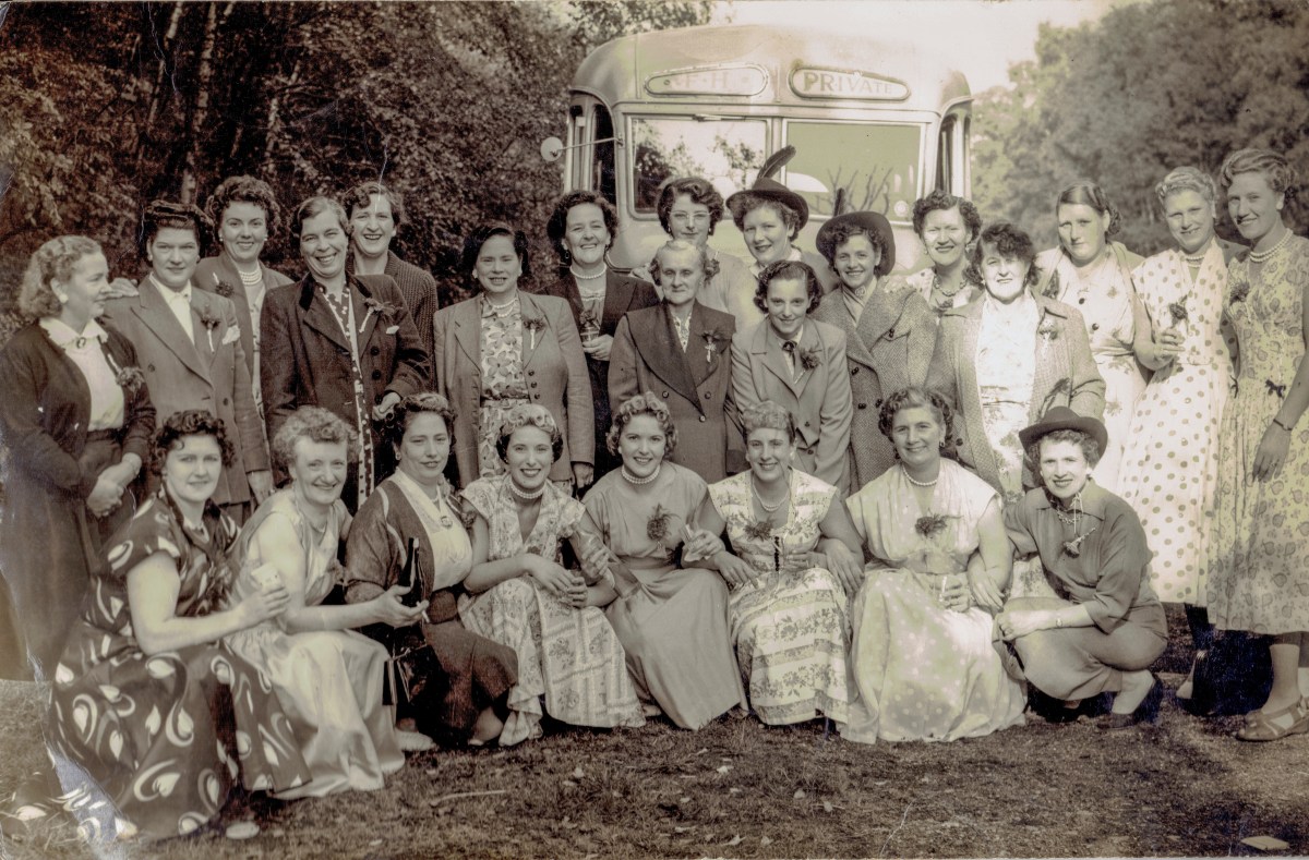 Charabanc: All Aboard the Sharrabang! – Warts And All